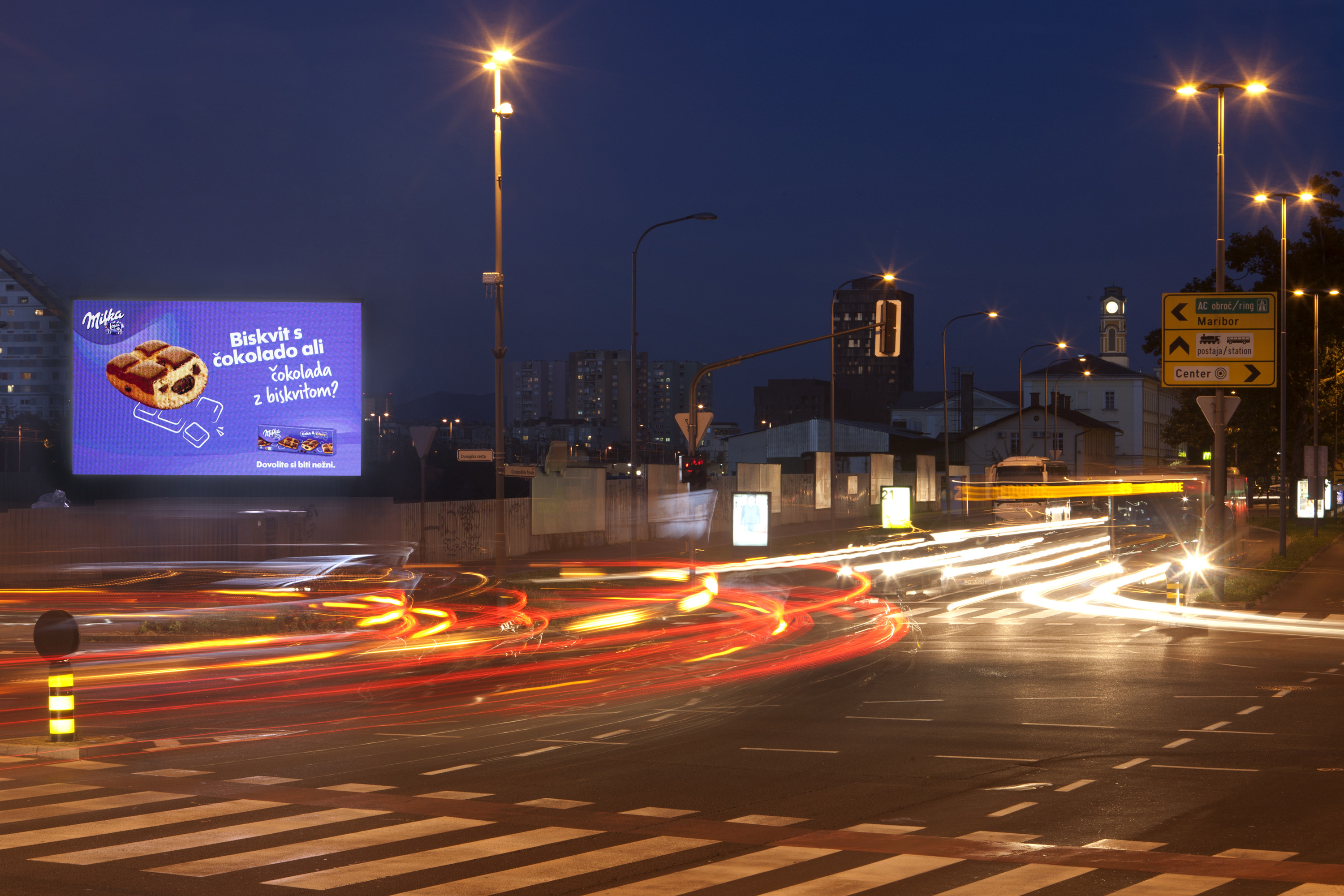 How Digital Signage Boosts Your Reputation | Digitalsignagepress.com